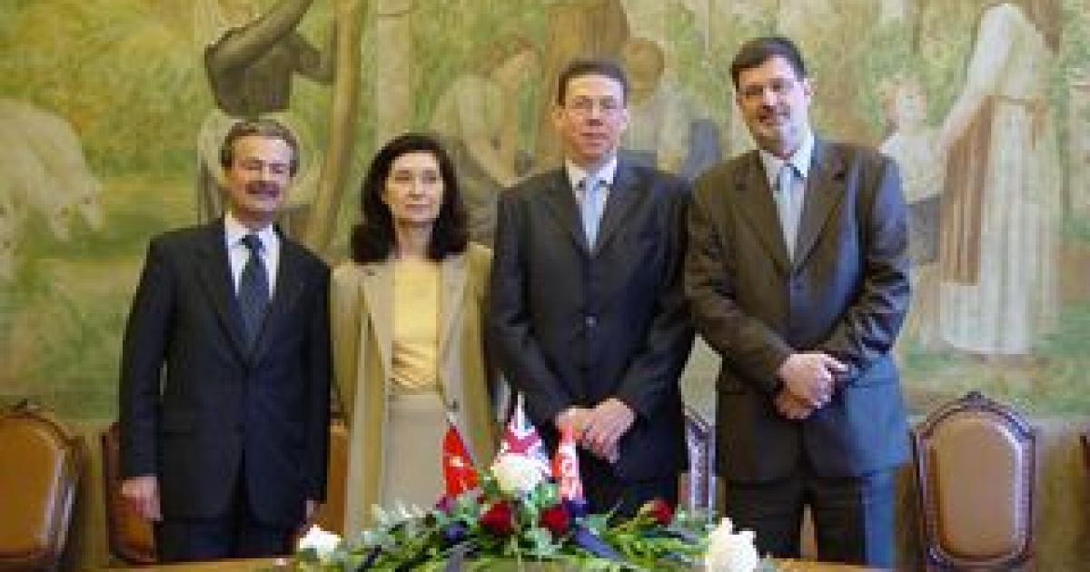 Il console generale britannico Michael Doig in visita in città ...