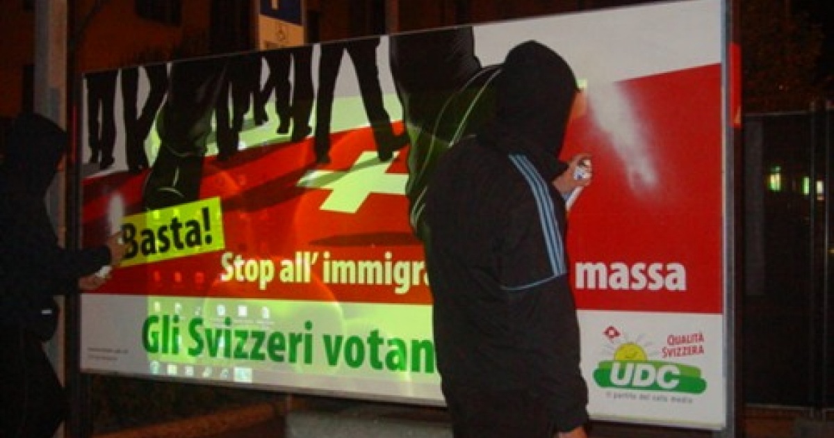 Imbrattati cartelloni UDC, la rivendicazione del CSOA - Ticinonline