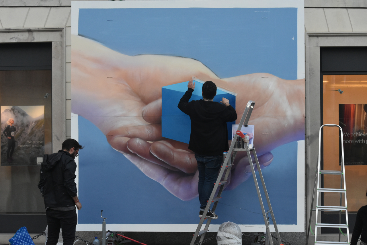 Un "murale" per la ONE swiss bank - Ticinonline