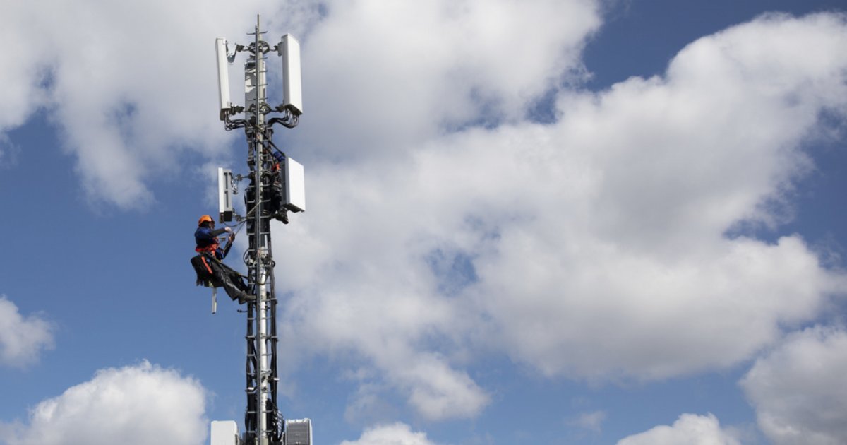 Swisscom gli offre 100.000 franchi per tenersi l'antenna 5G in giardino ...