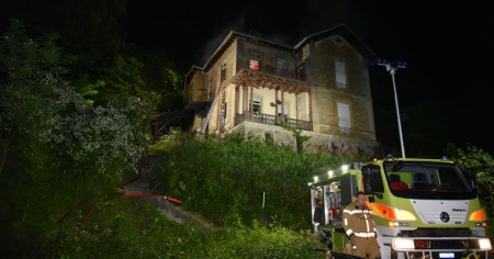 Incendio in una villa abbandonata: ecco tutte le immagini - Ticinonline