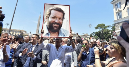 Napoli rende omaggio a Bud Spencer - Ticinonline